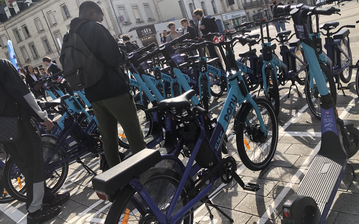 Des vélos électriques et des trottinettes en libre-service à Poitiers ...